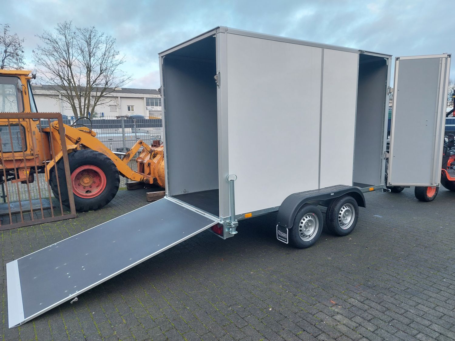 Saris Kofferanhänger GO-306-154-180-2000-2 Rampe Seitentür